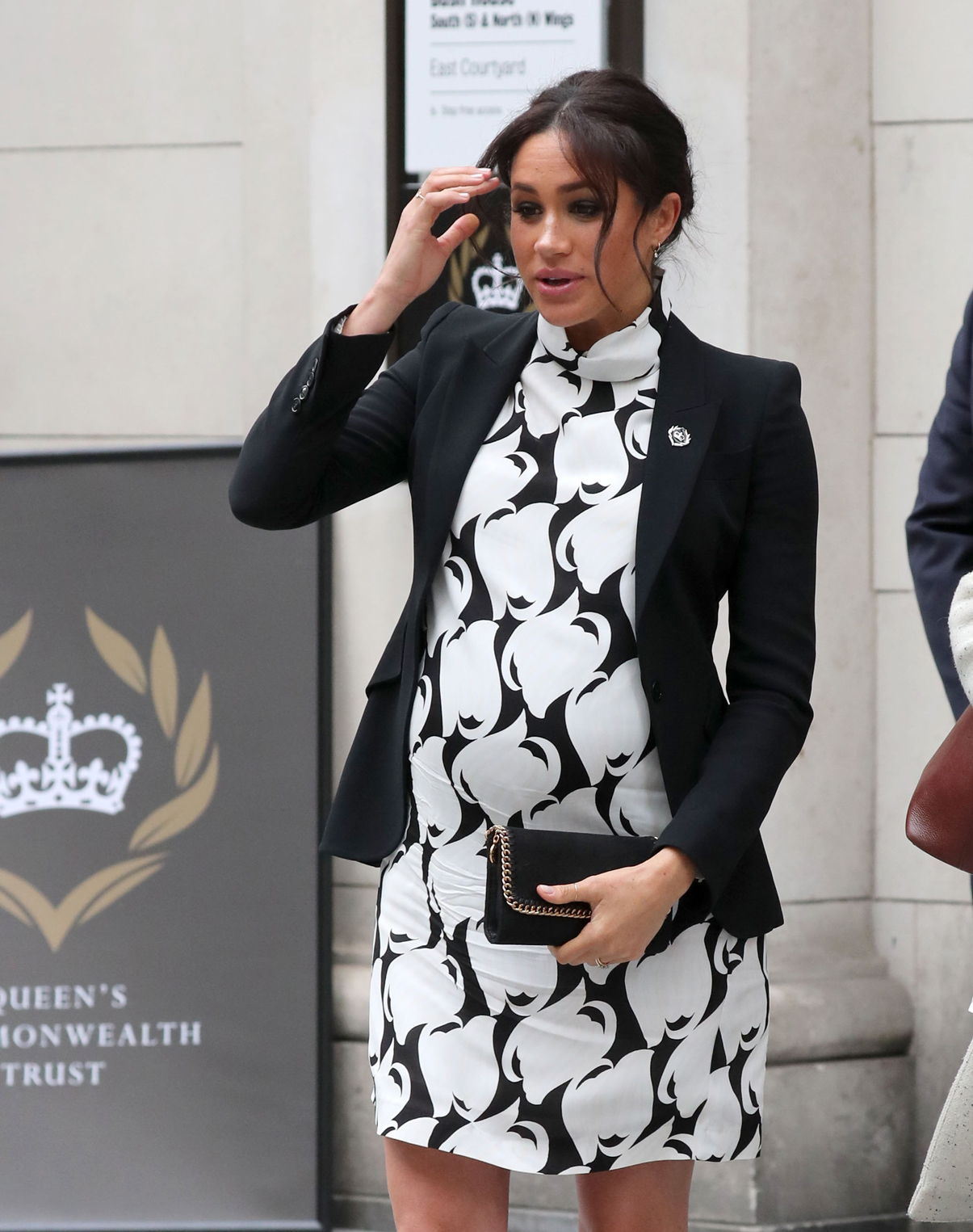 Meghan Markle Losing ANOTHER Aide - But Why?? - Perez Hilton