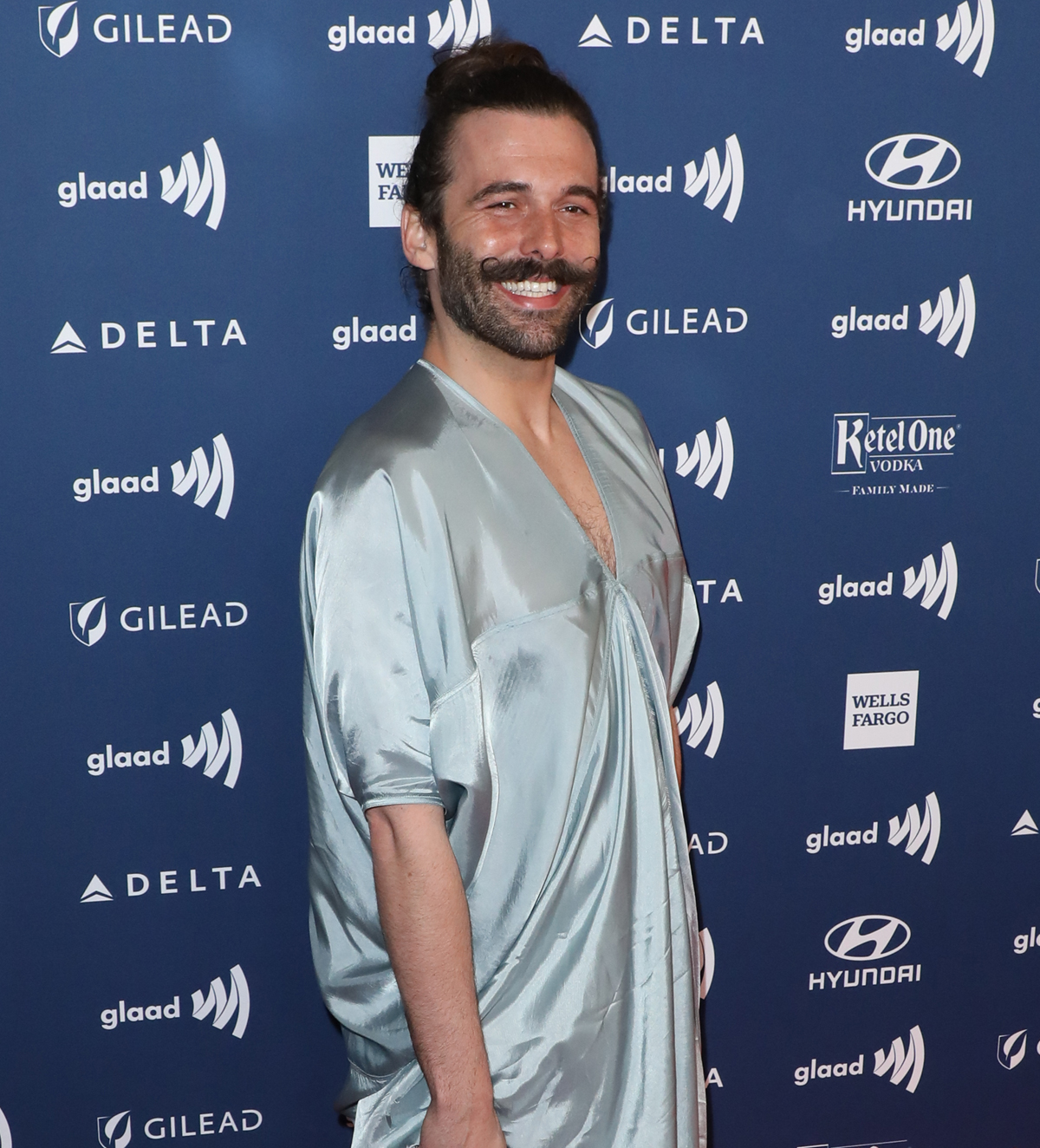 'Queer Eye' Star Jonathan Van Ness Comes Out As Nonbinary: 'Somedays I ...