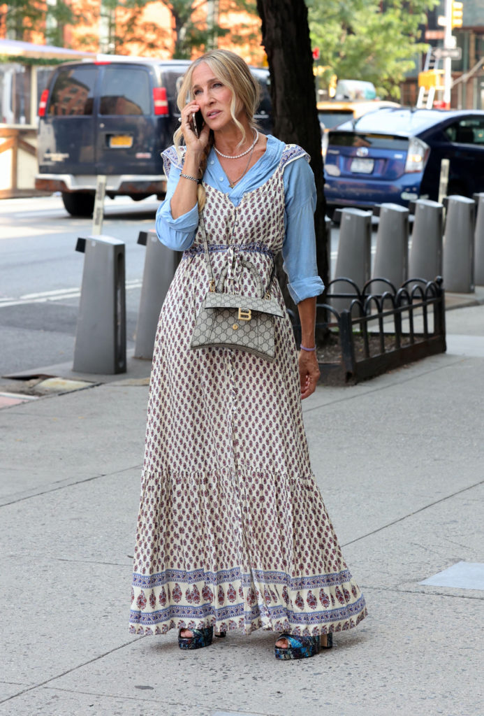 Fans Freak Out Over Carrie Bradshaw Wearing Forever 21 In Behind The