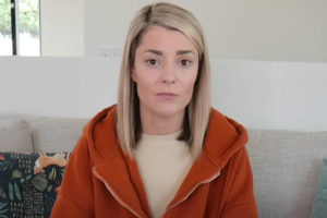 YouTube Star Grace Helbig Reveals Devastating Cancer Diagnosis - Perez ...