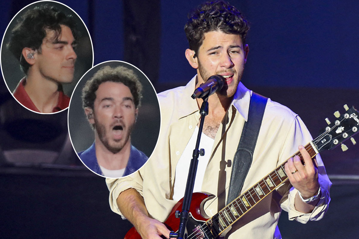 Holy S**t! Nick Jonas SPRINTS Off Stage During Jonas Brothers Concert ...
