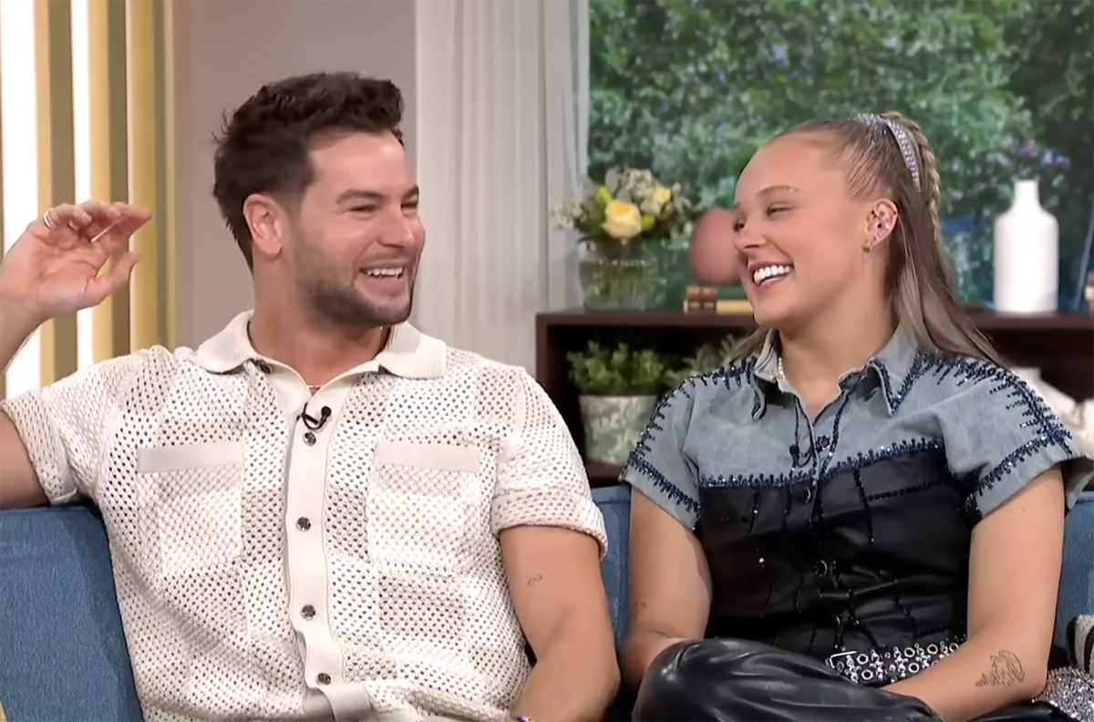 JoJo Siwa Gets All Up On Chris Hughes After He Flies To Mexico So They Can 'Finally' Reunite ...