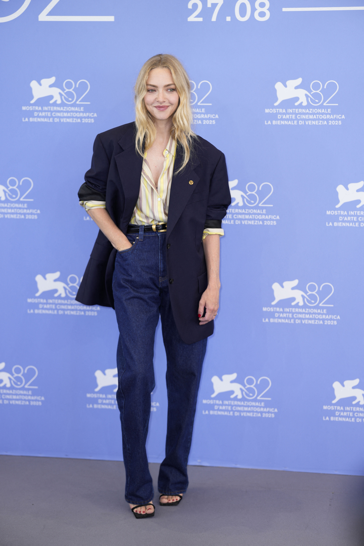 Amanda Seyfried Wears Julia Roberts' Venice Film Festival Outfit After ...