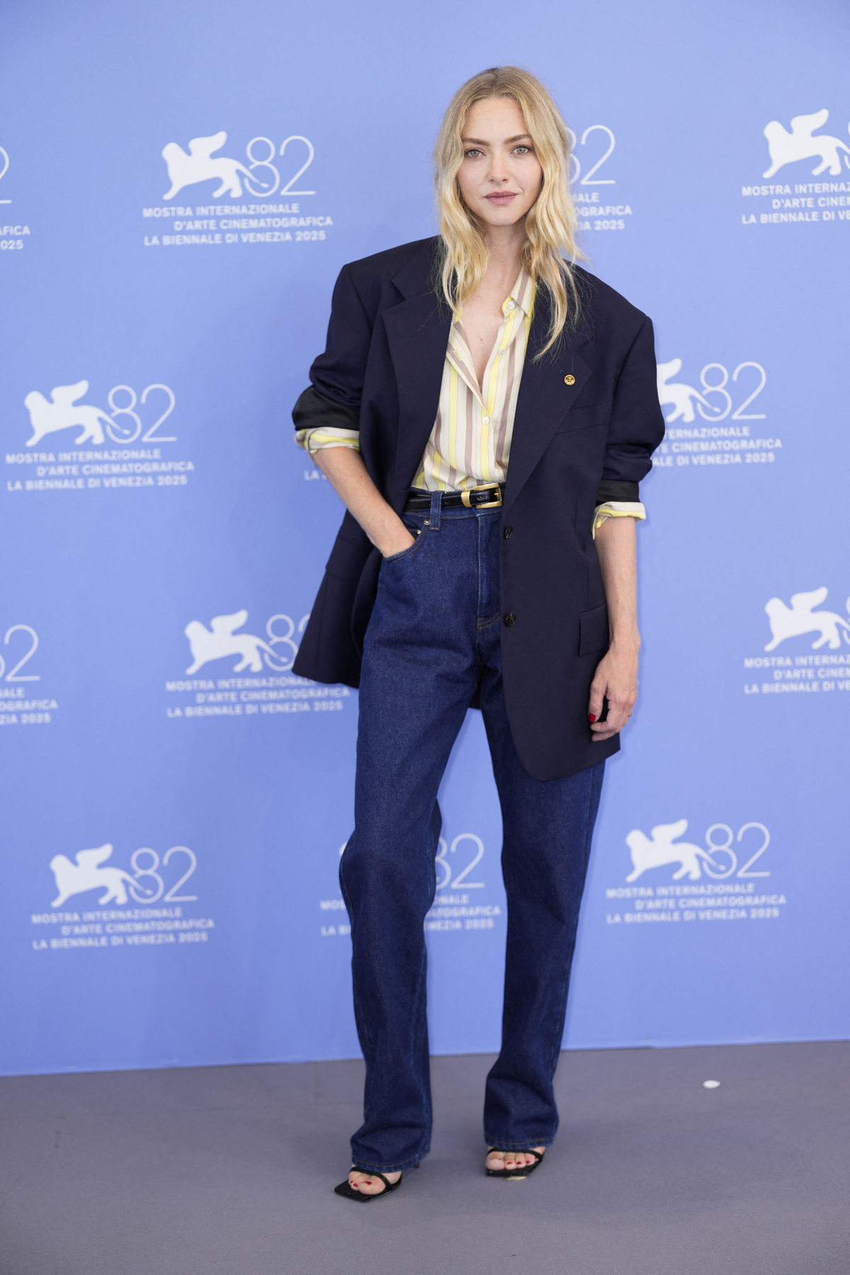 Amanda Seyfried Wears Julia Roberts' Venice Film Festival Outfit After ...