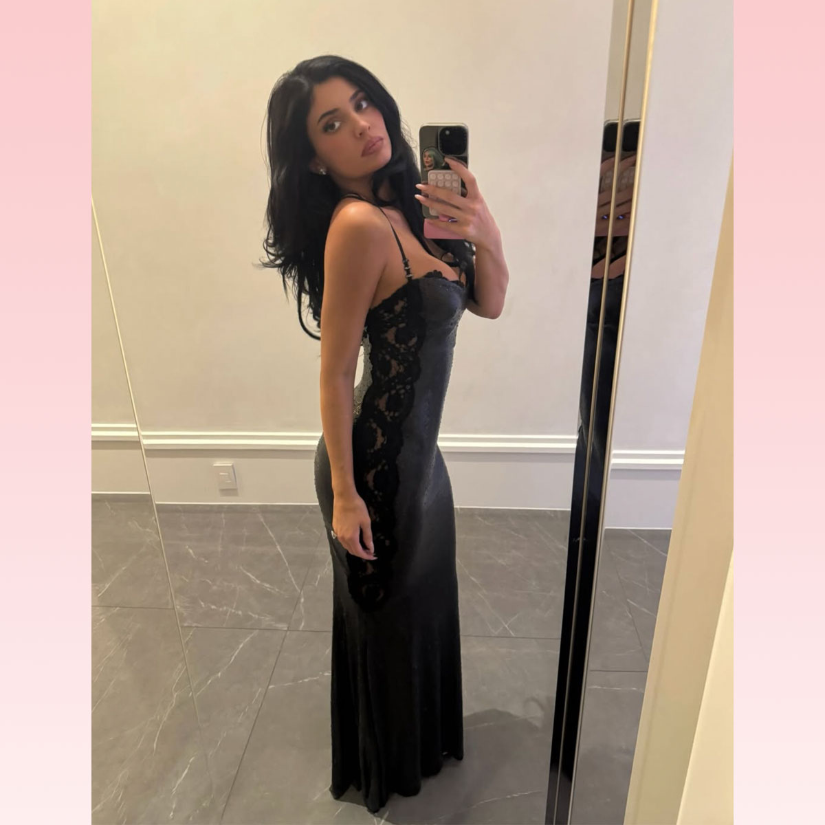 Kylie Jenner Posts Jaw-Dropping Pics From Critics Choice Awards ...